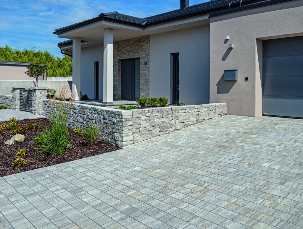 Mit Pflastersteinen von Friedl Steinwerke die schönsten Einfahrten ...